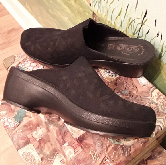 Fly Flot | Shoes | New Fly Flot Italian Black Suede Anatomic Clogs 39 ...